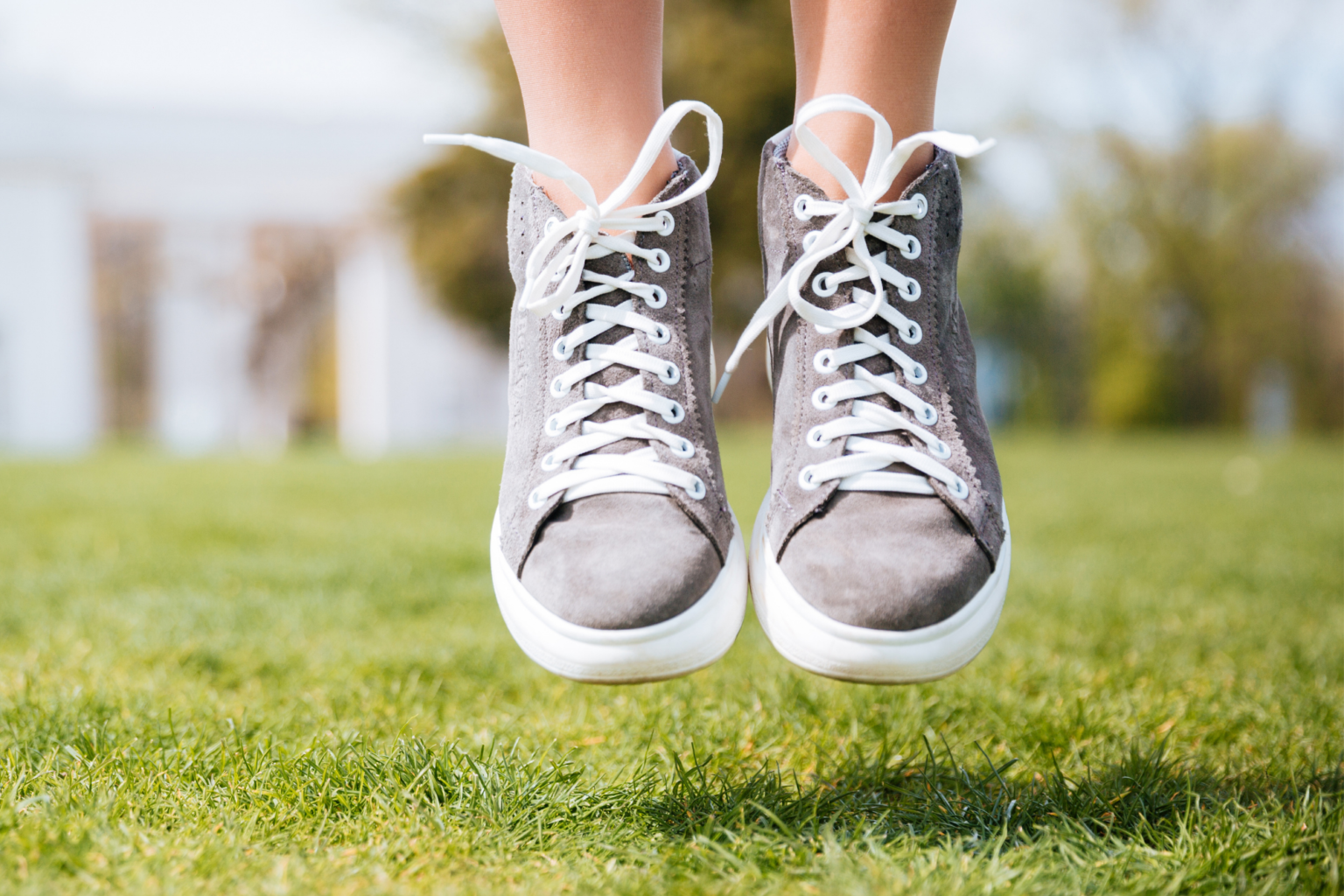 10 Ways to Stay Grounded in an Ungrounded World - Virtues For Life